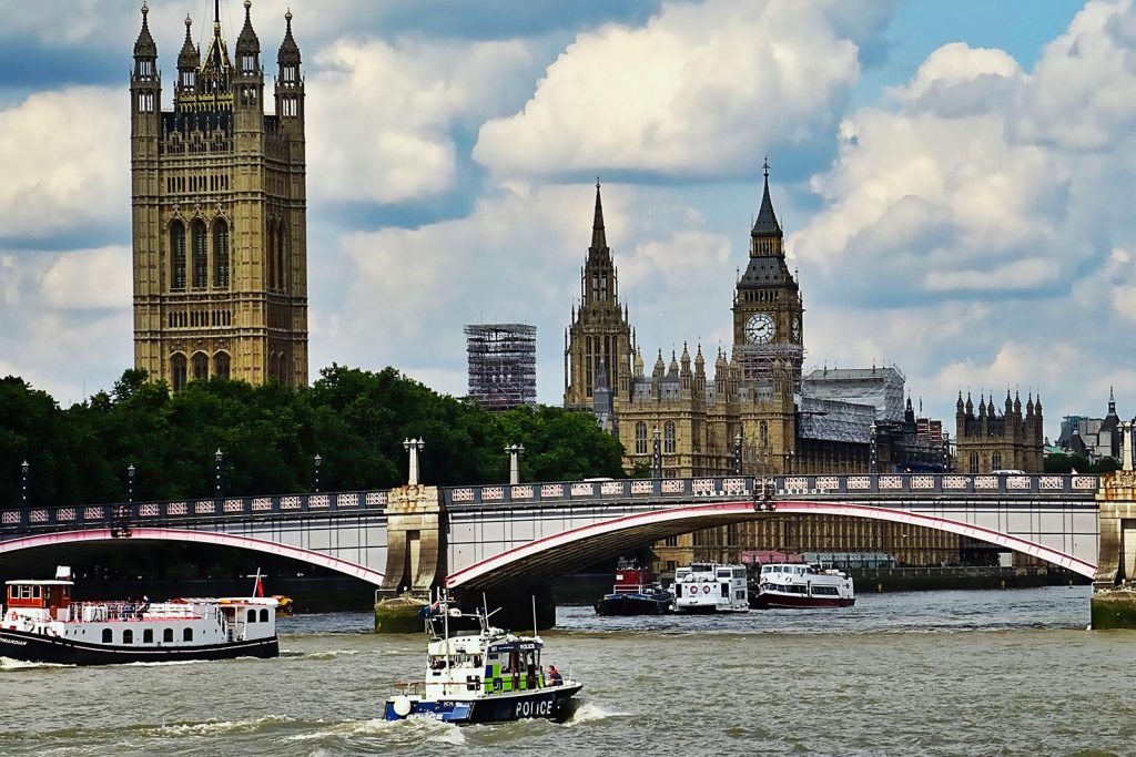 Megalophobia (Fear of Large Objects) : Symptoms, Causes